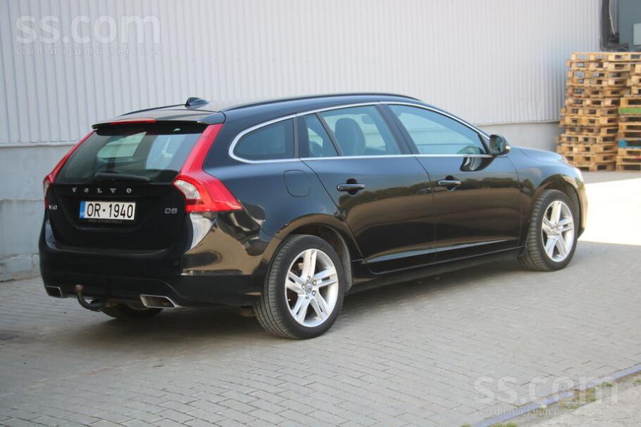 Melns Volvo V60 2014 Tukums, ar dzinēja tilpumu 2.40 L un nobraukumu 316 tūkst. km par 8200 €, foto 7 vietnē AUTOMOTO.COM.LV