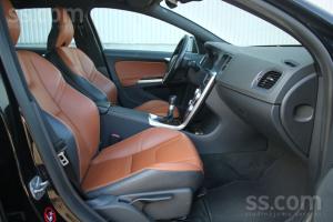 Melns Volvo V60 2014 Tukums, ar dzinēja tilpumu 2.40 L un nobraukumu 316 tūkst. km par 8200 €, foto 8 vietnē AUTOMOTO.COM.LV