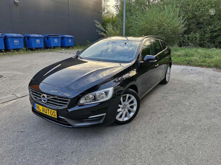 Melns Volvo V60 2014 Alīta, ar dzinēja tilpumu 1.98 L un nobraukumu 260 tūkst. km par 7570 €, foto 4 vietnē AUTOMOTO.COM.LV