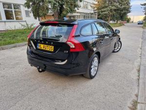 Melns Volvo V60 2014 Alīta, ar dzinēja tilpumu 1.98 L un nobraukumu 260 tūkst. km par 7570 €, foto 11 vietnē AUTOMOTO.COM.LV