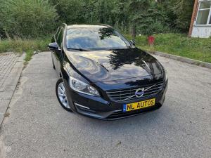 Melns Volvo V60 2014 Alīta, ar dzinēja tilpumu 1.98 L un nobraukumu 260 tūkst. km par 7570 €, foto 12 vietnē AUTOMOTO.COM.LV
