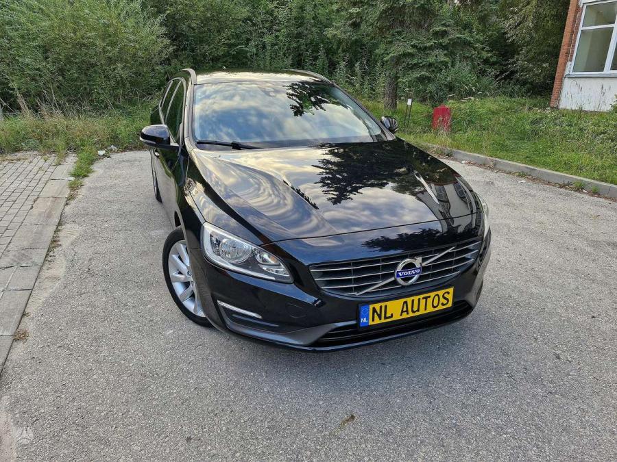 Melns Volvo V60 2014 Alīta, ar dzinēja tilpumu 1.98 L un nobraukumu 260 tūkst. km par 7570 €, foto 12 vietnē AUTOMOTO.COM.LV