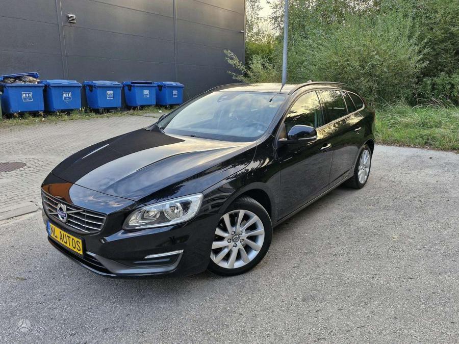 Melns Volvo V60 2014 Alīta, ar dzinēja tilpumu 1.98 L un nobraukumu 260 tūkst. km par 7570 €, foto 18 vietnē AUTOMOTO.COM.LV