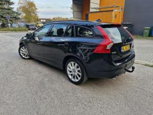Melns Volvo V60 2014 Alīta, ar dzinēja tilpumu 1.98 L un nobraukumu 260 tūkst. km par 7570 €, foto 21 vietnē AUTOMOTO.COM.LV