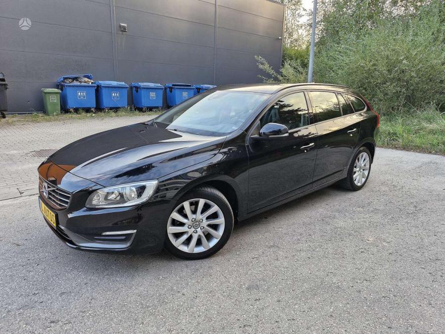 Melns Volvo V60 2014 Alīta, ar dzinēja tilpumu 1.98 L un nobraukumu 260 tūkst. km par 7570 €, foto 22 vietnē AUTOMOTO.COM.LV