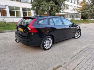 Melns Volvo V60 2014 Alīta, ar dzinēja tilpumu 1.98 L un nobraukumu 260 tūkst. km par 7570 €, foto 23 vietnē AUTOMOTO.COM.LV