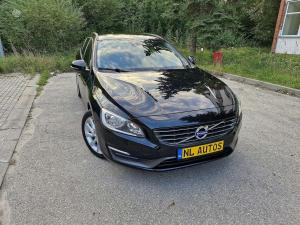 Melns Volvo V60 2014 Alīta, ar dzinēja tilpumu 1.98 L un nobraukumu 260 tūkst. km par 7570 €, foto 24 vietnē AUTOMOTO.COM.LV