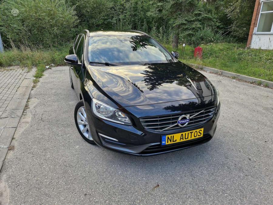 Melns Volvo V60 2014 Alīta, ar dzinēja tilpumu 1.98 L un nobraukumu 260 tūkst. km par 7570 €, foto 24 vietnē AUTOMOTO.COM.LV
