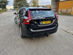 Melns Volvo V60 2014 Alīta, ar dzinēja tilpumu 1.98 L un nobraukumu 260 tūkst. km par 7570 €, foto 25 vietnē AUTOMOTO.COM.LV
