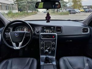 Melns Volvo V60 2014 Alīta, ar dzinēja tilpumu 1.98 L un nobraukumu 260 tūkst. km par 7570 €, foto 28 vietnē AUTOMOTO.COM.LV