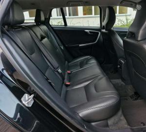 Melns Volvo V60 2014 Alīta, ar dzinēja tilpumu 1.98 L un nobraukumu 260 tūkst. km par 7570 €, foto 32 vietnē AUTOMOTO.COM.LV