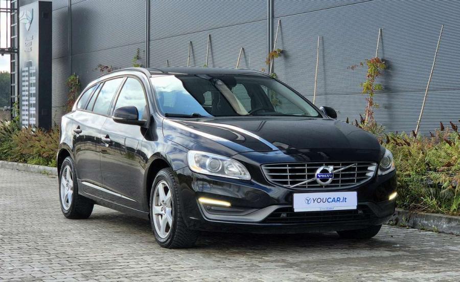 Melns Volvo V60 2014 Viļņa, ar dzinēja tilpumu 1.98 L un nobraukumu 266 tūkst. km par 7700 €, foto 3 vietnē AUTOMOTO.COM.LV