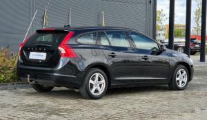 Melns Volvo V60 2014 Viļņa, ar dzinēja tilpumu 1.98 L un nobraukumu 266 tūkst. km par 7700 €, foto 4 vietnē AUTOMOTO.COM.LV