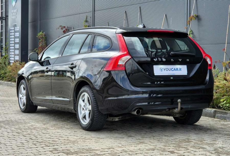 Melns Volvo V60 2014 Viļņa, ar dzinēja tilpumu 1.98 L un nobraukumu 266 tūkst. km par 7700 €, foto 6 vietnē AUTOMOTO.COM.LV