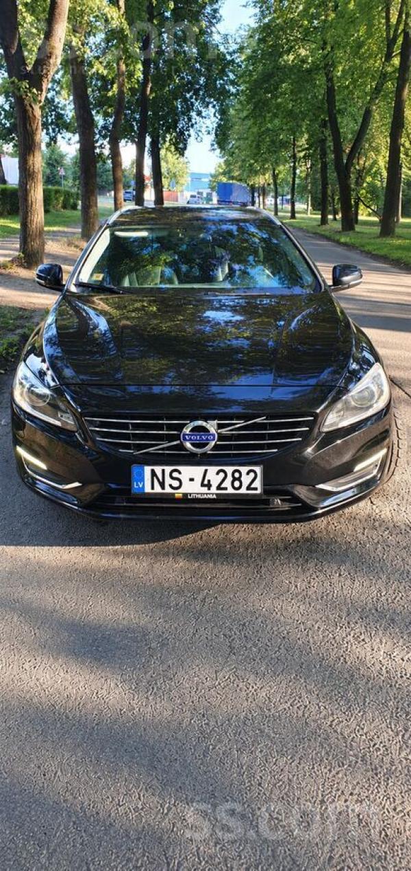 Volvo V60 2014 Rīga vietnē Melns Volvo V60 2014 Rīga, ar dzinēja tilpumu 2.40 L un nobraukumu 275 tūkst. km par 5600 €, foto 1 vietnē AUTOMOTO.COM.LV