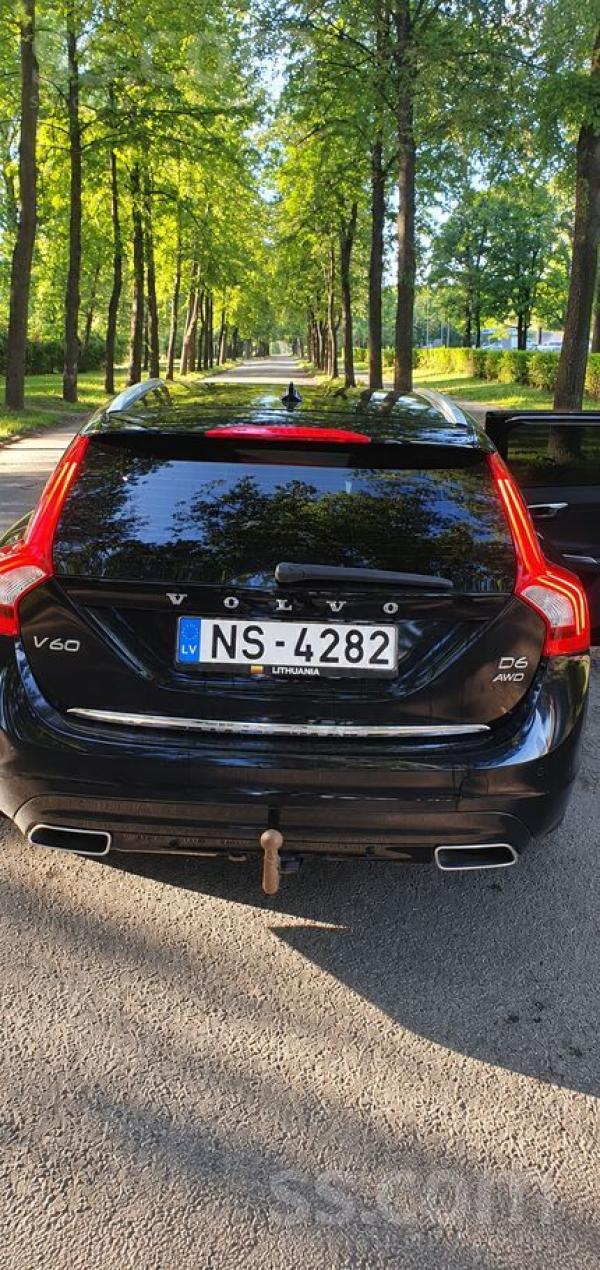 Volvo V60 2014 Rīga vietnē Melns Volvo V60 2014 Rīga, ar dzinēja tilpumu 2.40 L un nobraukumu 275 tūkst. km par 5600 €, foto 3 vietnē AUTOMOTO.COM.LV