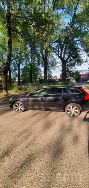 Melns Volvo V60 2014 Rīga, ar dzinēja tilpumu 2.40 L un nobraukumu 275 tūkst. km par 5600 €, foto 5 vietnē AUTOMOTO.COM.LV