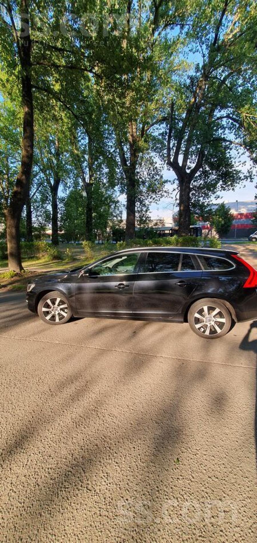 Melns Volvo V60 2014 Rīga, ar dzinēja tilpumu 2.40 L un nobraukumu 275 tūkst. km par 5600 €, foto 5 vietnē AUTOMOTO.COM.LV