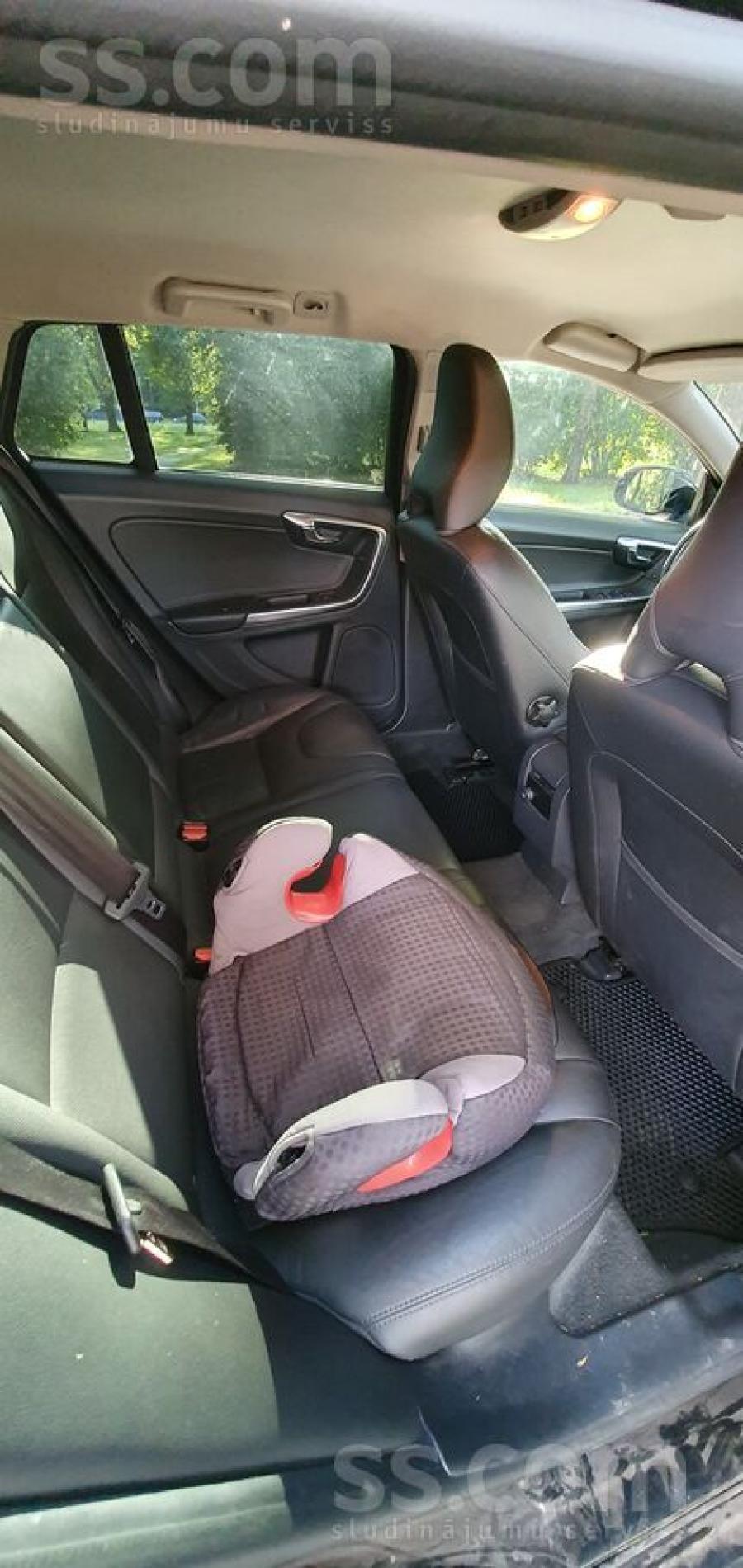 Melns Volvo V60 2014 Rīga, ar dzinēja tilpumu 2.40 L un nobraukumu 275 tūkst. km par 5600 €, foto 6 vietnē AUTOMOTO.COM.LV