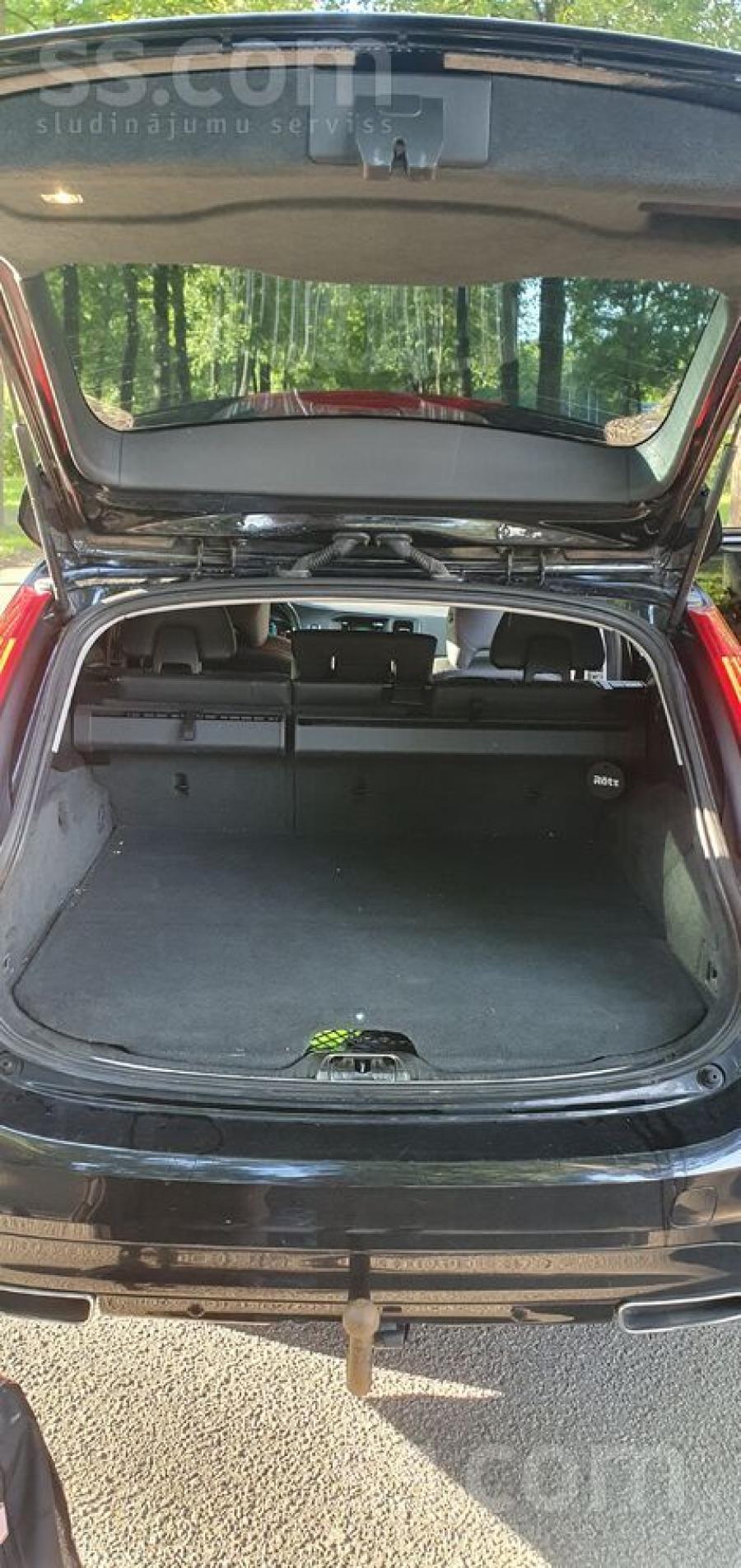 Melns Volvo V60 2014 Rīga, ar dzinēja tilpumu 2.40 L un nobraukumu 275 tūkst. km par 5600 €, foto 9 vietnē AUTOMOTO.COM.LV
