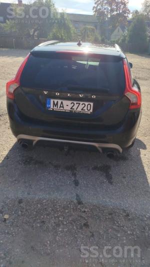 Melns Volvo V60 2014 Valka, ar dzinēja tilpumu 1.60 L un nobraukumu 307 tūkst. km par 6800 €, foto 4 vietnē AUTOMOTO.COM.LV