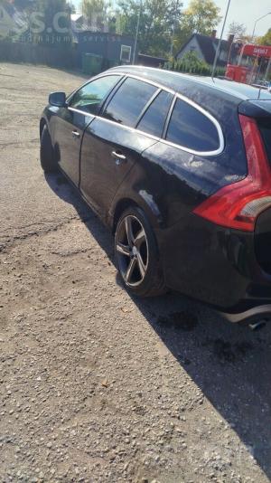 Melns Volvo V60 2014 Valka, ar dzinēja tilpumu 1.60 L un nobraukumu 307 tūkst. km par 6800 €, foto 5 vietnē AUTOMOTO.COM.LV