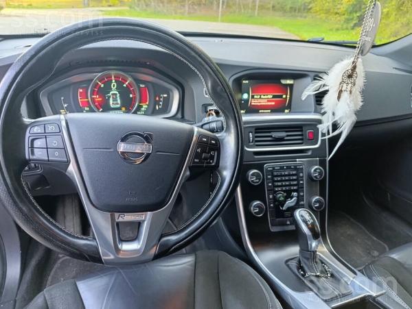 Melns Volvo V60 2014 Valka, ar dzinēja tilpumu 1.60 L un nobraukumu 307 tūkst. km par 6800 €, foto 6 vietnē AUTOMOTO.COM.LV