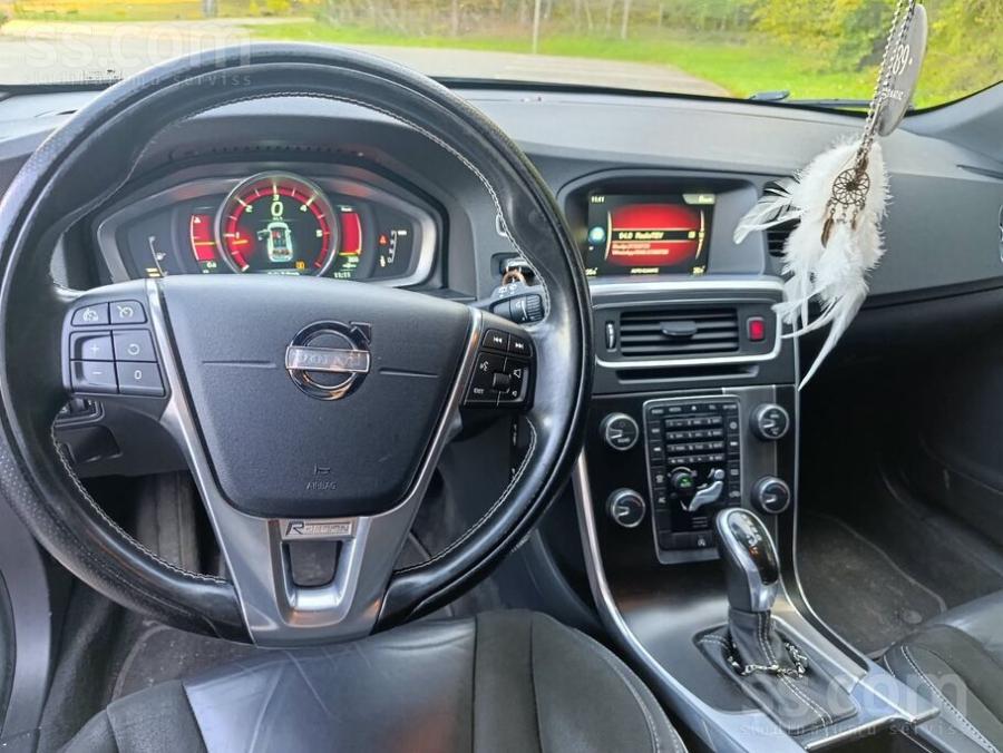 Melns Volvo V60 2014 Valka, ar dzinēja tilpumu 1.60 L un nobraukumu 307 tūkst. km par 6800 €, foto 6 vietnē AUTOMOTO.COM.LV