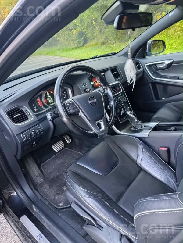 Melns Volvo V60 2014 Valka, ar dzinēja tilpumu 1.60 L un nobraukumu 307 tūkst. km par 6800 €, foto 7 vietnē AUTOMOTO.COM.LV