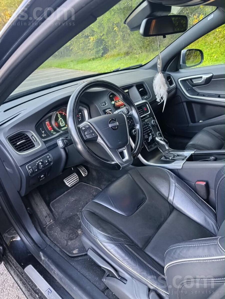 Melns Volvo V60 2014 Valka, ar dzinēja tilpumu 1.60 L un nobraukumu 307 tūkst. km par 6800 €, foto 7 vietnē AUTOMOTO.COM.LV