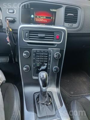 Melns Volvo V60 2014 Valka, ar dzinēja tilpumu 1.60 L un nobraukumu 307 tūkst. km par 6800 €, foto 8 vietnē AUTOMOTO.COM.LV