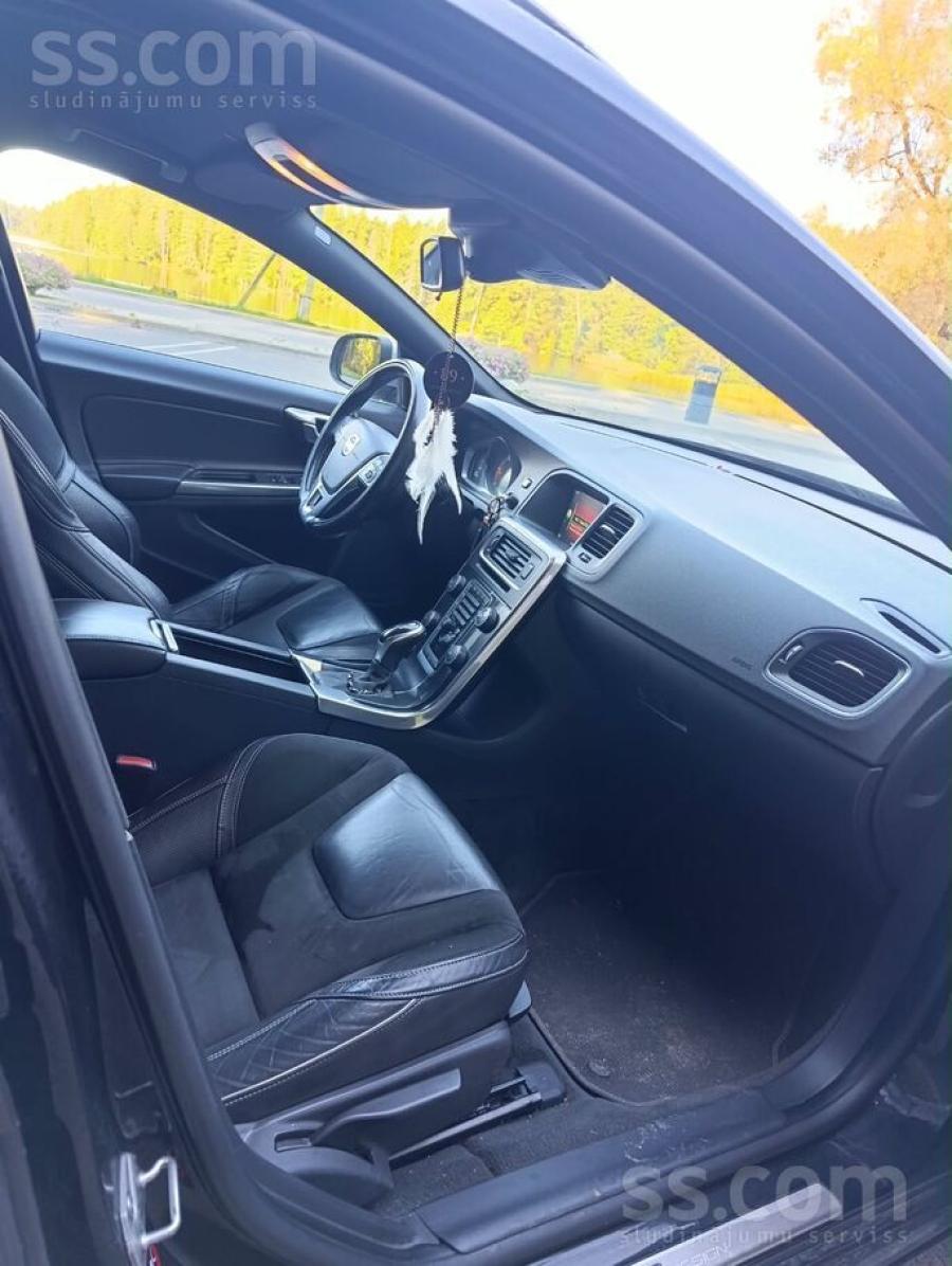Melns Volvo V60 2014 Valka, ar dzinēja tilpumu 1.60 L un nobraukumu 307 tūkst. km par 6800 €, foto 9 vietnē AUTOMOTO.COM.LV