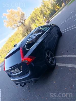 Melns Volvo V60 2014 Valka, ar dzinēja tilpumu 1.60 L un nobraukumu 307 tūkst. km par 6800 €, foto 11 vietnē AUTOMOTO.COM.LV