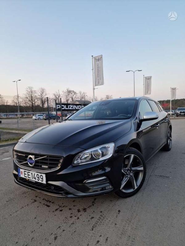 Volvo V60 2014 in Vilnius on AUTOMOTO.COM.LV Black Volvo V60 2014 in Vilnius, with an engine capacity of 2.40 L and mileage of 258 thousand km for 8350 €, photo 10 on AUTOMOTO.COM.LV