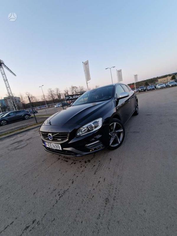 Volvo V60 2014 in Vilnius on AUTOMOTO.COM.LV Black Volvo V60 2014 in Vilnius, with an engine capacity of 2.40 L and mileage of 258 thousand km for 8350 €, photo 11 on AUTOMOTO.COM.LV