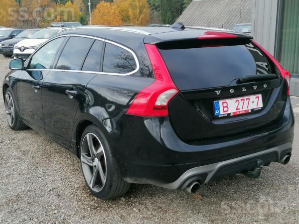 Black Volvo V60 2014 in Valmiera, with an engine capacity of 1.60 L and mileage of 307 thousand km for 6750 €, photo 10 on AUTOMOTO.COM.LV