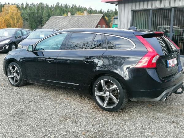 Black Volvo V60 2014 in Valmiera, with an engine capacity of 1.60 L and mileage of 307 thousand km for 6750 €, photo 11 on AUTOMOTO.COM.LV