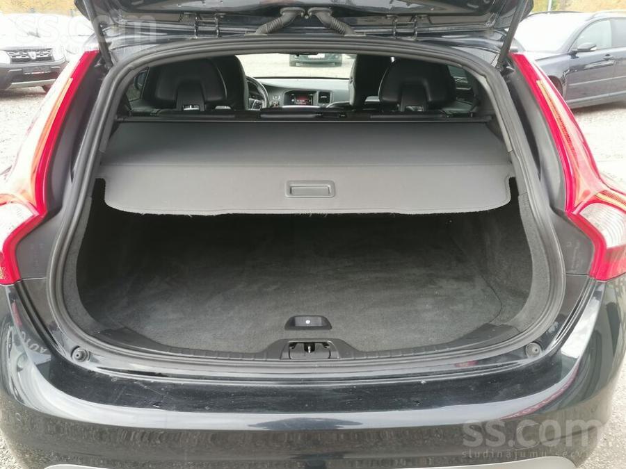 Melns Volvo V60 2014 Valmiera, ar dzinēja tilpumu 1.60 L un nobraukumu 307 tūkst. km par 6750 €, foto 12 vietnē AUTOMOTO.COM.LV