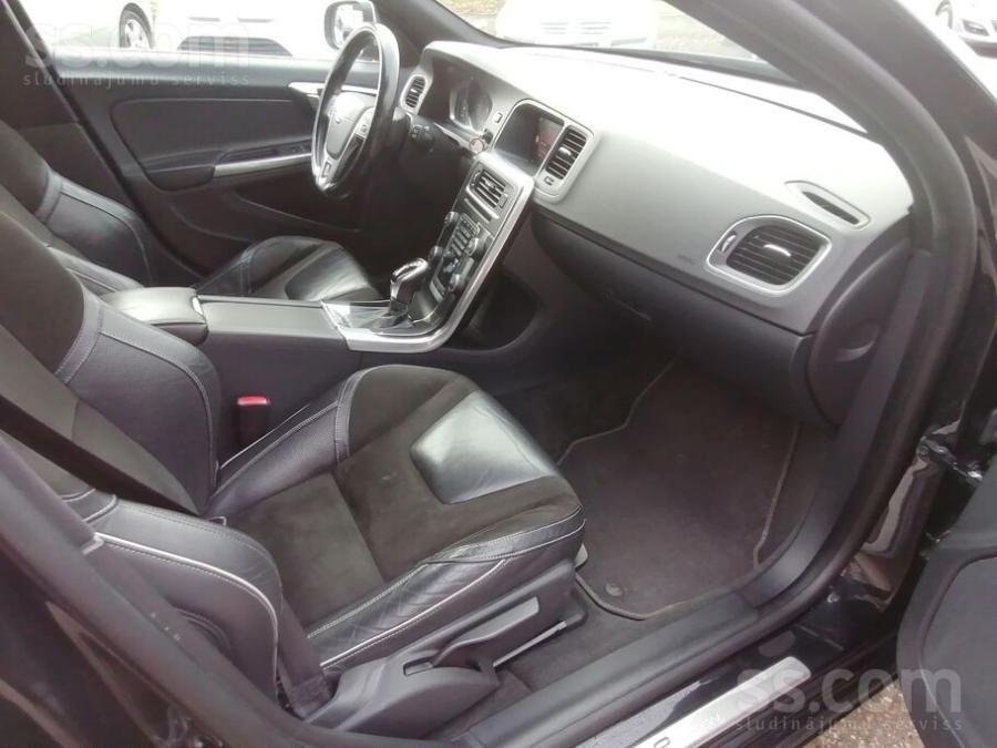 Melns Volvo V60 2014 Valmiera, ar dzinēja tilpumu 1.60 L un nobraukumu 307 tūkst. km par 6750 €, foto 23 vietnē AUTOMOTO.COM.LV