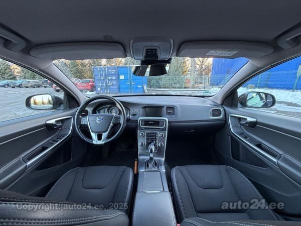 Melns Volvo V60 2015 Paide, ar dzinēja tilpumu 2.00 L un nobraukumu 311 tūkst. km par 8290 €, foto 11 vietnē AUTOMOTO.COM.LV