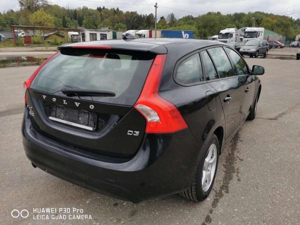 Black Volvo V60 2015 in Prienai, with an engine capacity of 1.98 L and mileage of 271 thousand km for 5999 €, photo 4 on AUTOMOTO.COM.LV