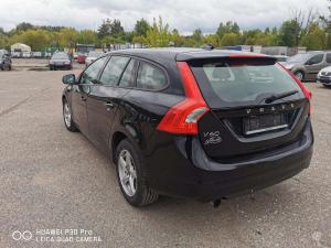 Black Volvo V60 2015 in Prienai, with an engine capacity of 1.98 L and mileage of 271 thousand km for 5999 €, photo 8 on AUTOMOTO.COM.LV