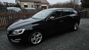 Black Volvo V60 2015 in Panevezys, with an engine capacity of 2.40 L and mileage of 252 thousand km for 7999 €, photo 2 on AUTOMOTO.COM.LV