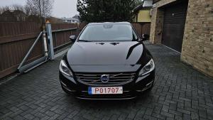 Black Volvo V60 2015 in Panevezys, with an engine capacity of 2.40 L and mileage of 252 thousand km for 7999 €, photo 3 on AUTOMOTO.COM.LV