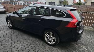 Black Volvo V60 2015 in Panevezys, with an engine capacity of 2.40 L and mileage of 252 thousand km for 7999 €, photo 5 on AUTOMOTO.COM.LV
