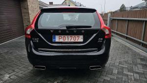 Black Volvo V60 2015 in Panevezys, with an engine capacity of 2.40 L and mileage of 252 thousand km for 7999 €, photo 6 on AUTOMOTO.COM.LV