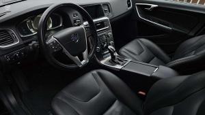 Black Volvo V60 2015 in Panevezys, with an engine capacity of 2.40 L and mileage of 252 thousand km for 7999 €, photo 9 on AUTOMOTO.COM.LV