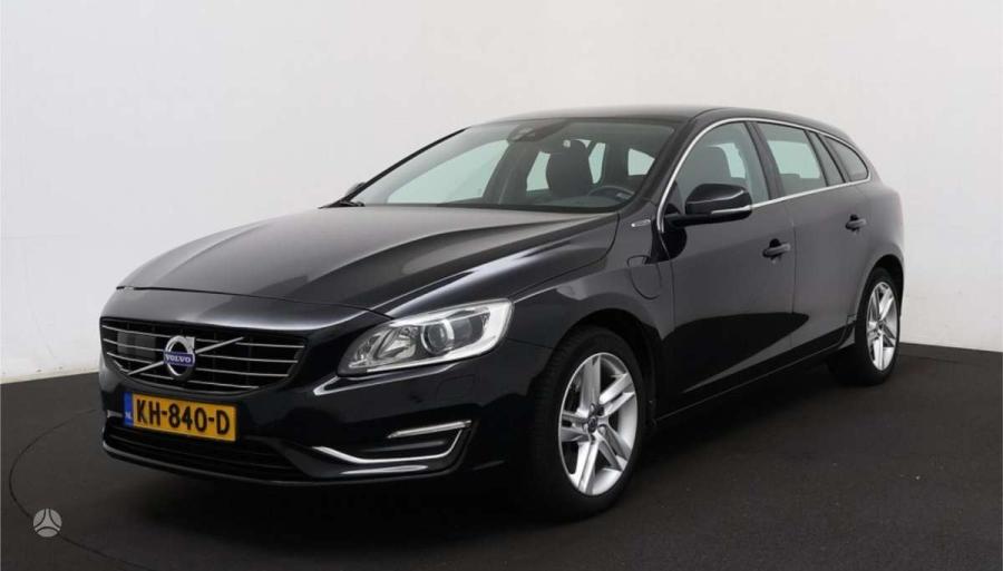 Black Volvo V60 2015 in Panevezys, with an engine capacity of 2.40 L and mileage of 252 thousand km for 7999 €, photo 22 on AUTOMOTO.COM.LV