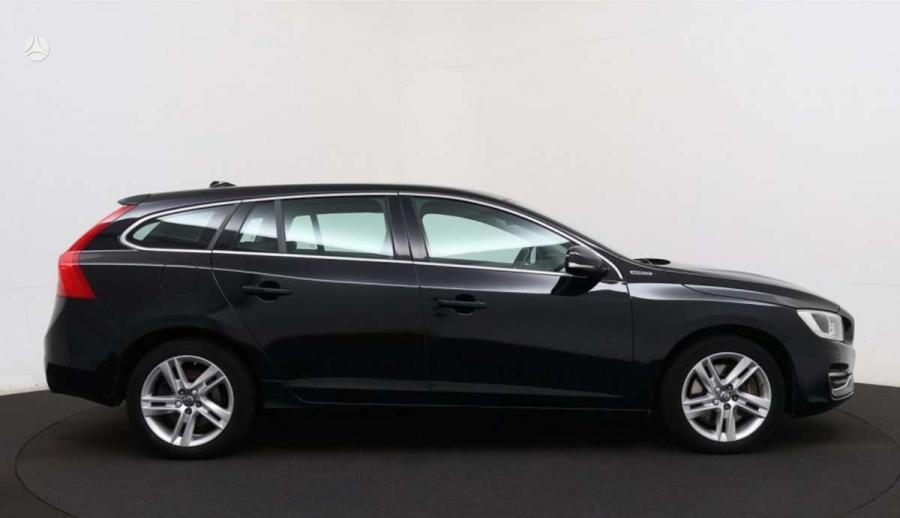 Black Volvo V60 2015 in Panevezys, with an engine capacity of 2.40 L and mileage of 252 thousand km for 7999 €, photo 24 on AUTOMOTO.COM.LV