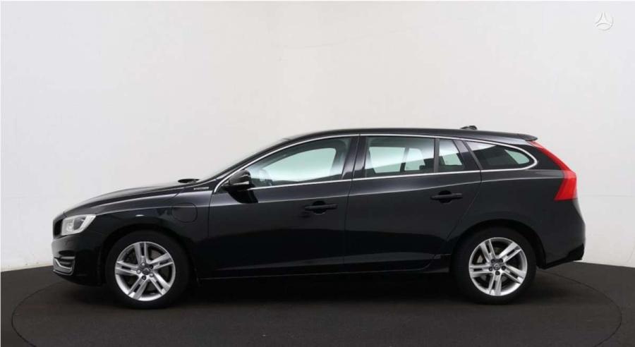 Black Volvo V60 2015 in Panevezys, with an engine capacity of 2.40 L and mileage of 252 thousand km for 7999 €, photo 26 on AUTOMOTO.COM.LV